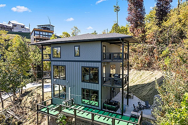 "Ski Mountain Swim" 2 Bedroom Cabin with Private Pool Near Pigeon Forge